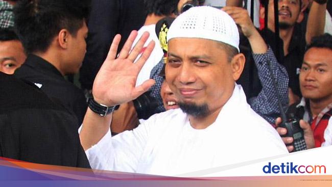 Arie Untung Kabarkan Ustad Arifin Ilham Dipindah ke Penang Pagi Ini