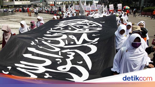 Ini Beda Bendera HTI dengan Bendera Berkalimat Tauhid