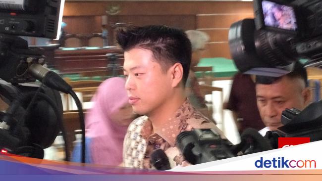 Mohon Keringanan Hukuman, Andrew Hidayat Akui Serahkan Uang ke Adriansyah