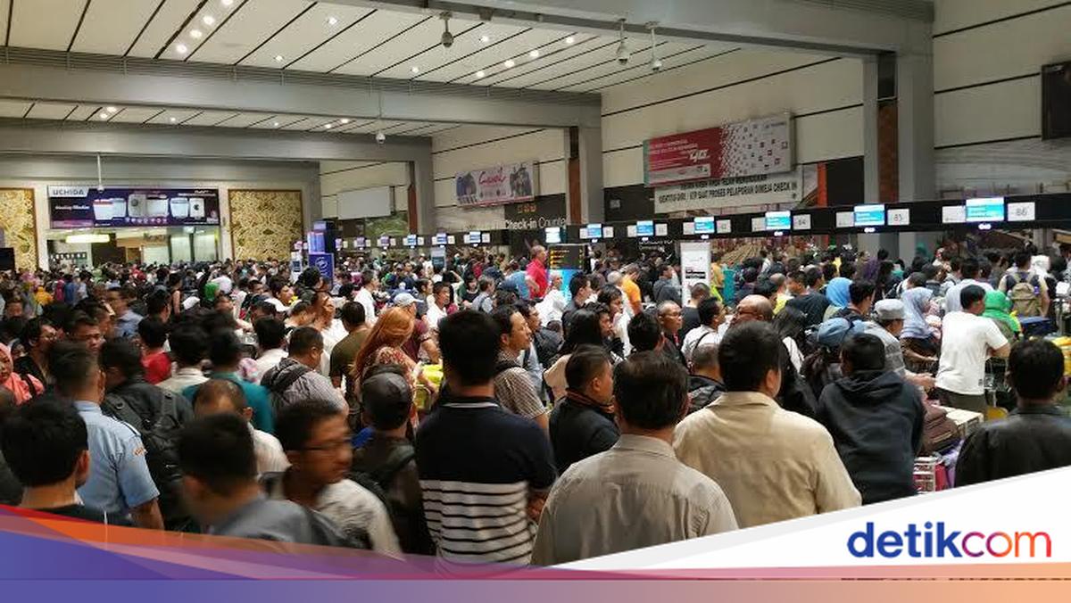 Begini Situasi Antrean Check In di Counter Garuda Pagi Ini