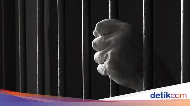 Terkuak! Polisi Sebar Foto Telanjang Tahanan ke Bos Hotel di Labuan Bajo Terkuak! Polisi Sebar Foto Telanjang Tahanan ke Bos Hotel di Labuan Bajo