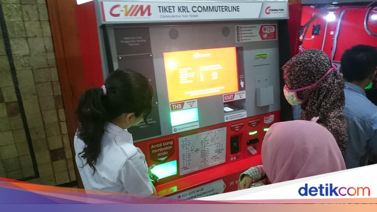 Keren! Ada Vending Machine Tiket KRL di Stasiun Kota