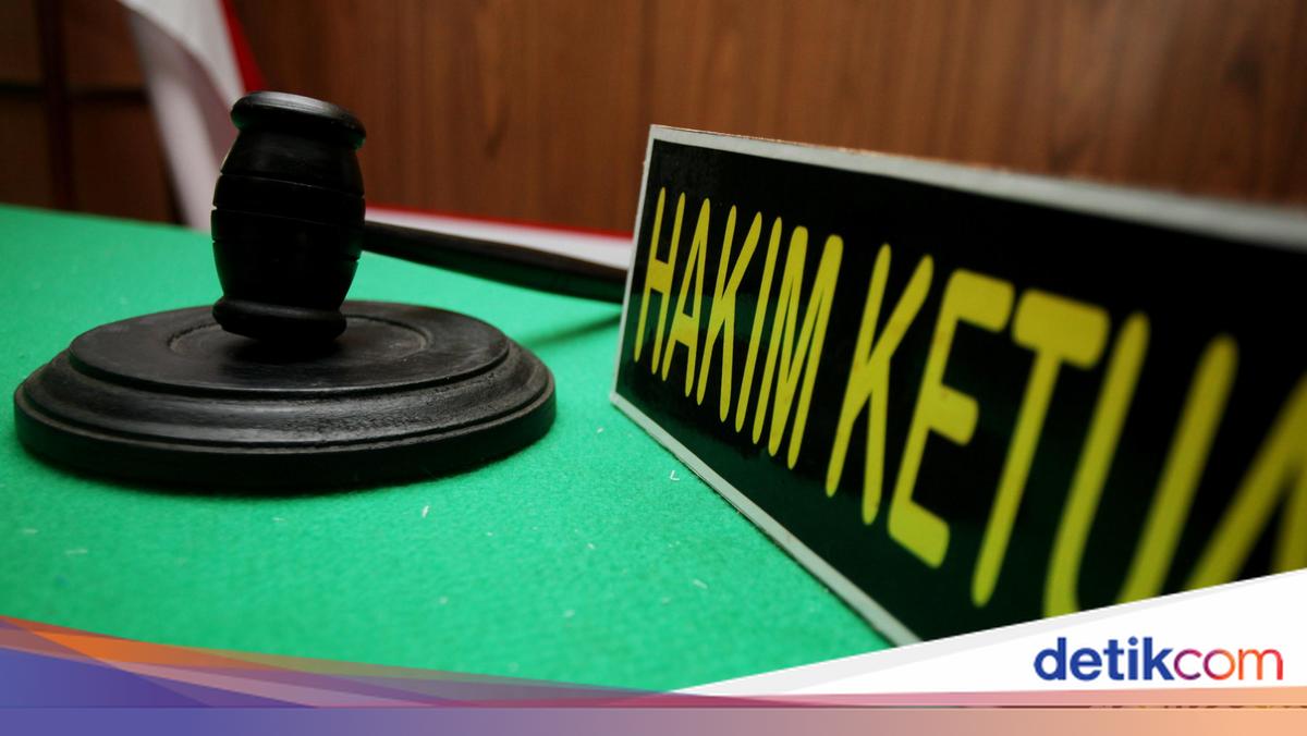 Hakim Dicopot dari Jabatan Usai Kelahi dengan Anak hingga Masuk Rumah Sakit