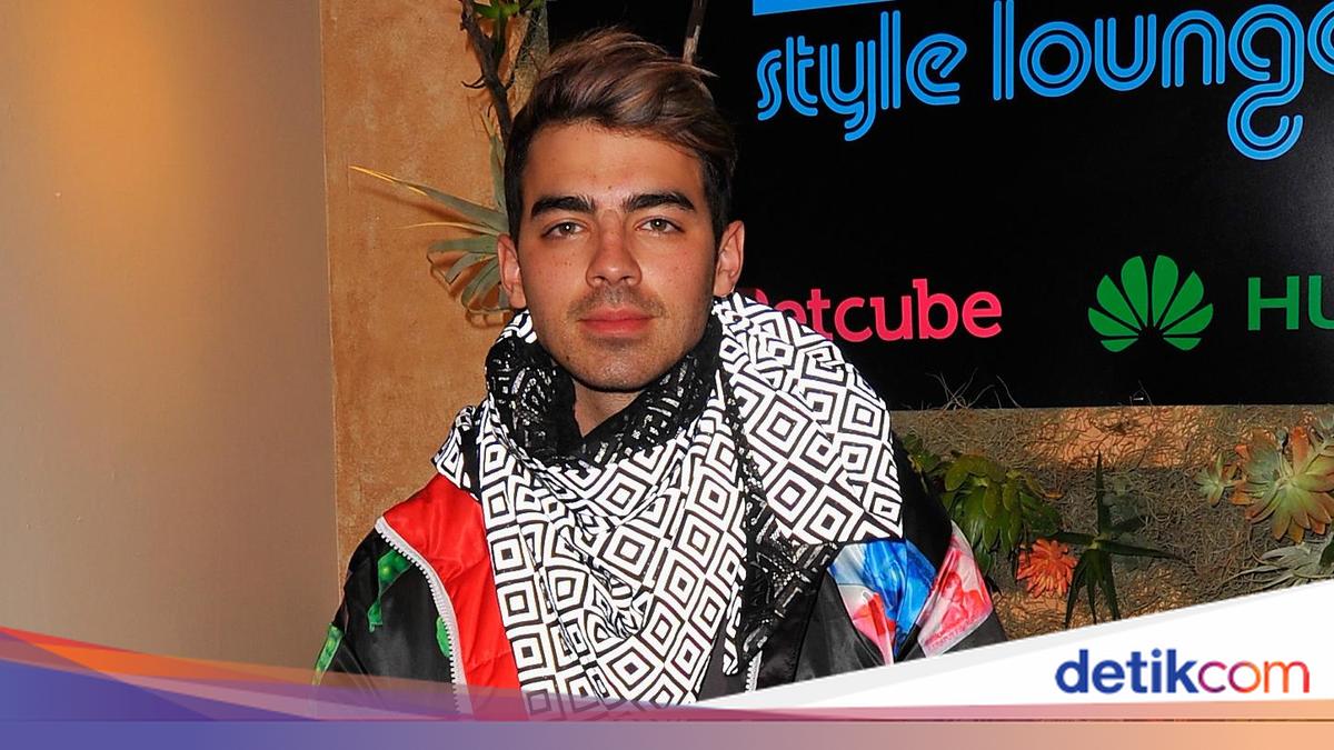 Sherly Hartono, Desainer Lokal yang Karya Satire-nya Dipakai Joe Jonas