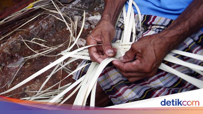 Mengenal Nyurat Lontar, Tujuan, dan Cara Membuatnya
