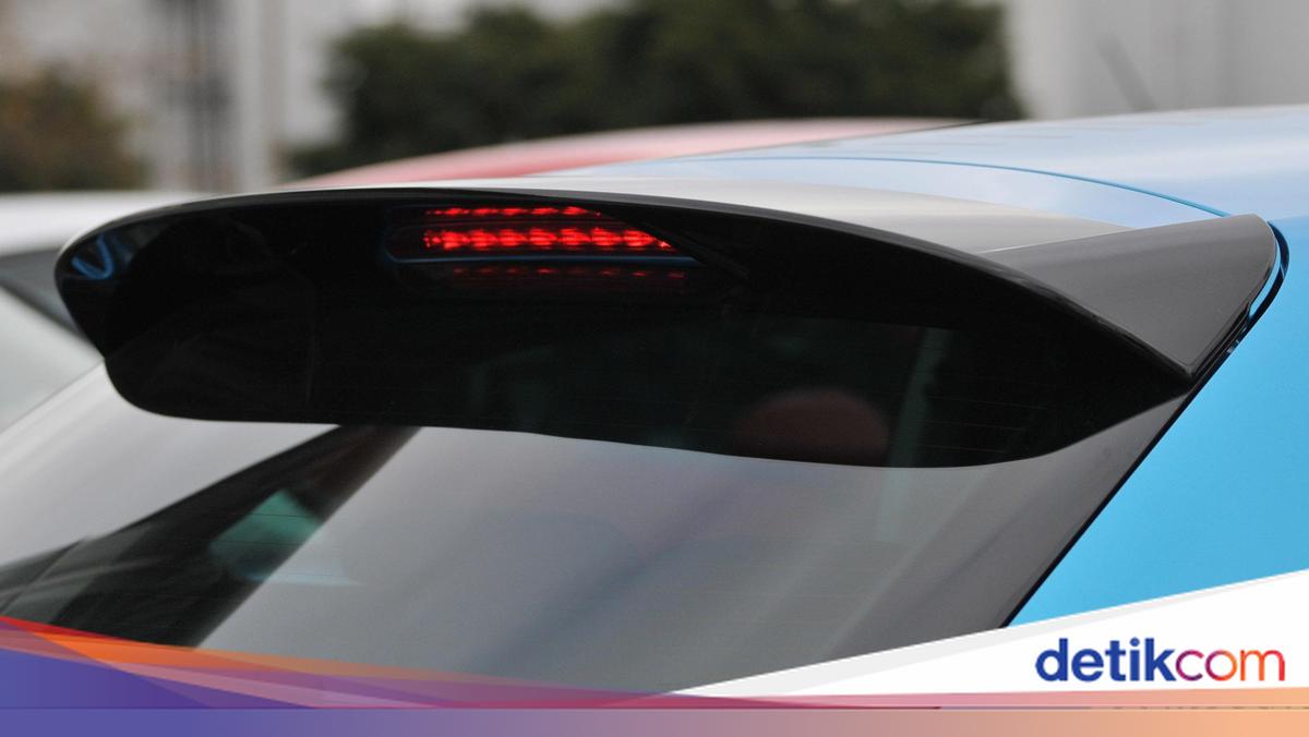 Bukan Hiasan, Ini Fungsi High Mount Stop Lamp di Belakang Mobil
