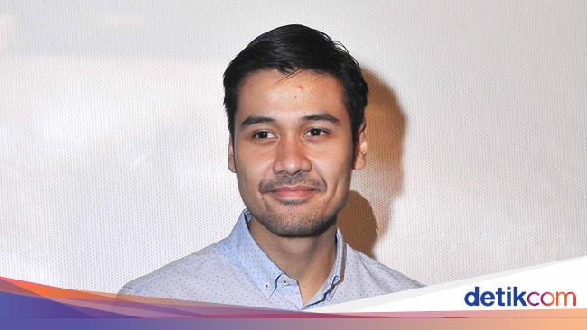 Pengorbanan Chicco Jerikho Jadi Tukang Pos yang Jatuh Cinta pada Kartini Pengorbanan Chicco Jerikho Jadi Tukang Pos yang Jatuh Cinta pada Kartini