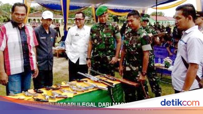 Warga Mesuji Serahkan 36 Senpi Rakitan ke Korem Garuda Hitam