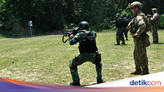 Paskhas TNI AU Latihan Gabungan dengan Pasukan Elite AS