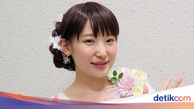 Yoshino Nanjou, Antara Pengisi Suara Anime dan Penyanyi