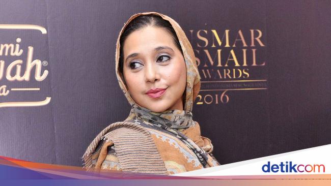 Makna Seksi Ayu Azhari di Usia yang Tak Muda Lagi
