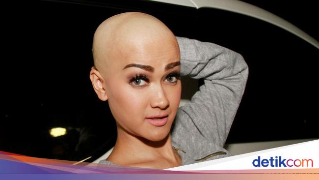 Begini Penampilan Julia Perez Botak