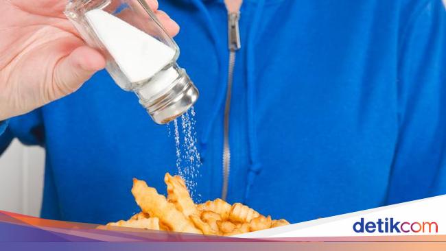 Mengasup Banyak Garam Sebenarnya Tak Bikin Haus Tetapi Memicu Rasa Lapar