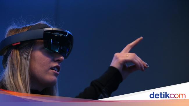 Japan Airlines Latih Awak Pesawat dengan HoloLens