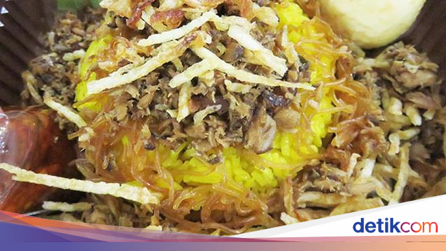 Nasi Kuning Manado yang Sedap dengan Pelengkap Ikan Cakalang