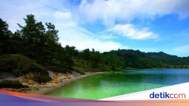 Danau Tiga Warna Ternyata Bukan Cuma Kelimutu