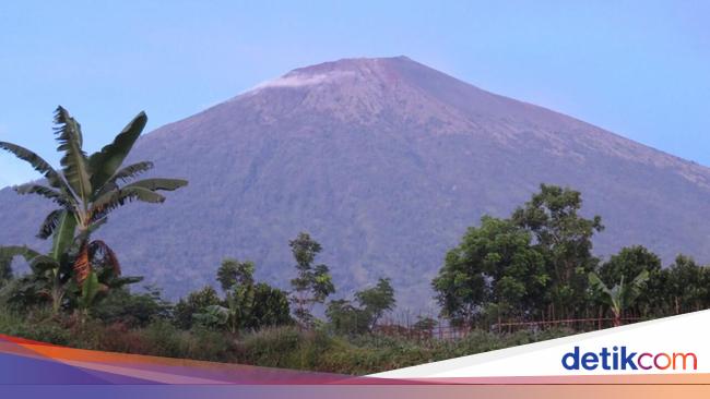 Mengagumi Indahnya Gunung Rinjani dari Bukit Pergasingan