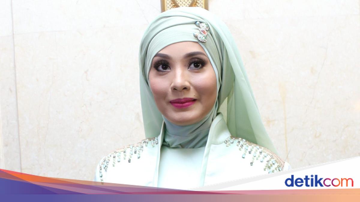 Kisah Elma Theana Cabut dari Padepokan Gatot Brajamusti