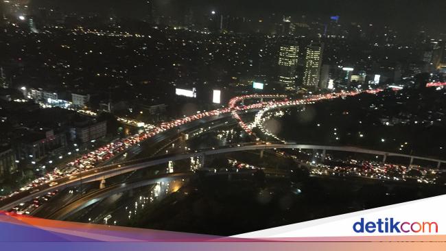 Begini Kondisi Kemacetan Parah di Simpang Susun Tomang Begini Kondisi Kemacetan Parah di Simpang Susun Tomang