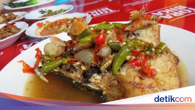 Aduh Enaknye! Pecak Ikan Khas Betawi di Tempat Ini!