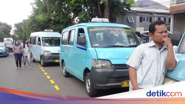 Pengguna Jalan Keberatan dengan Adanya Jalur Ngetem Khusus Mikrolet 44