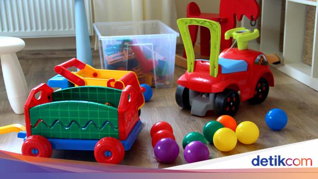 Anak Minta Dibelikan Mainan Baru Saat Mainannya Rusak, Haruskah Dituruti?