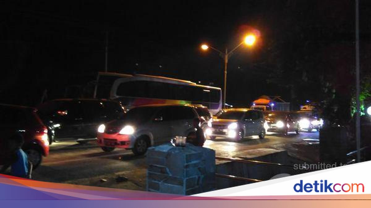 Lalin Bulakamba Brebes Sampai Tegal Masih Padat, Pemobil Merambat Pelan