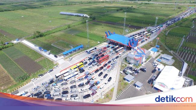 Mengular, Begini Penampakan Macet Horor Brexit dari Udara