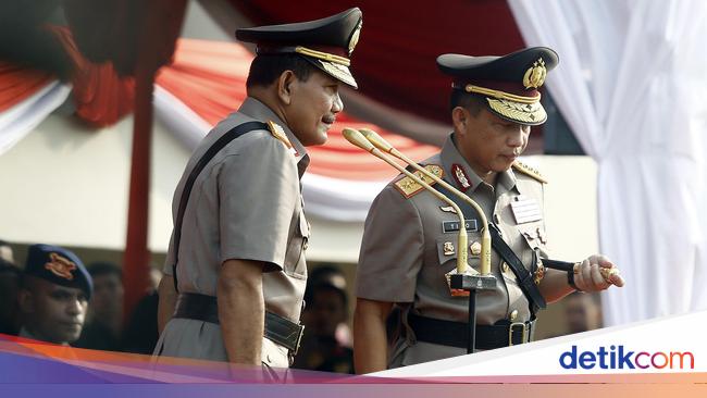 Ketentuan Tongkat Komando di Lingkungan Polri, mulai Ukuran hingga Warna