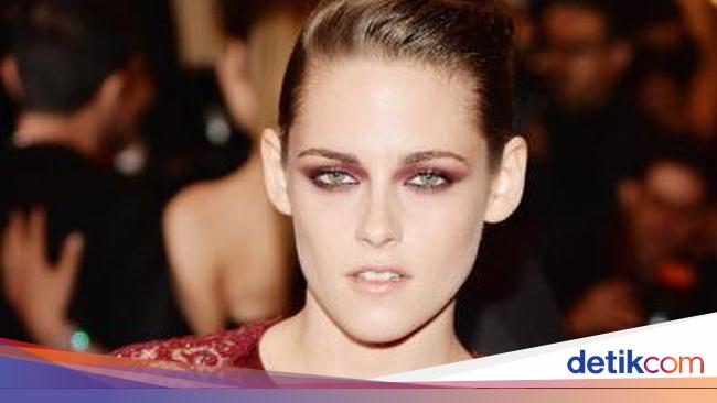 Kristen Stewart Buka-bukaan Soal Putus Cinta dengan Robert Pattinson Kristen Stewart Buka-bukaan Soal Putus Cinta dengan Robert Pattinson