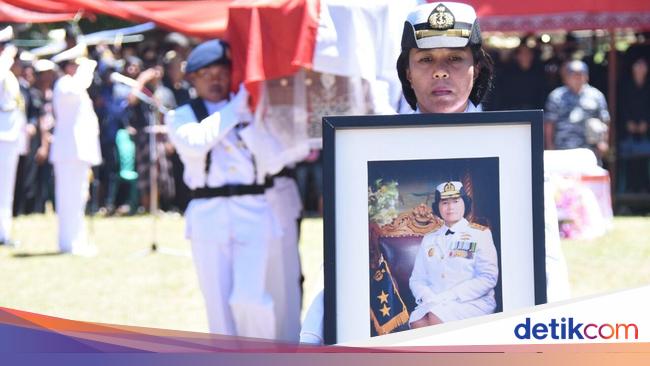 Christina, Wanita Jenderal Pertama TNI AL Dimakamkan secara Adat di Tana Toraja