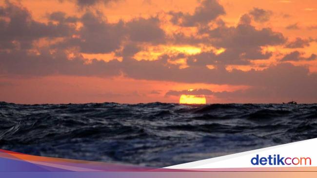 Menatap Sunset Cantik di Selat Karimata