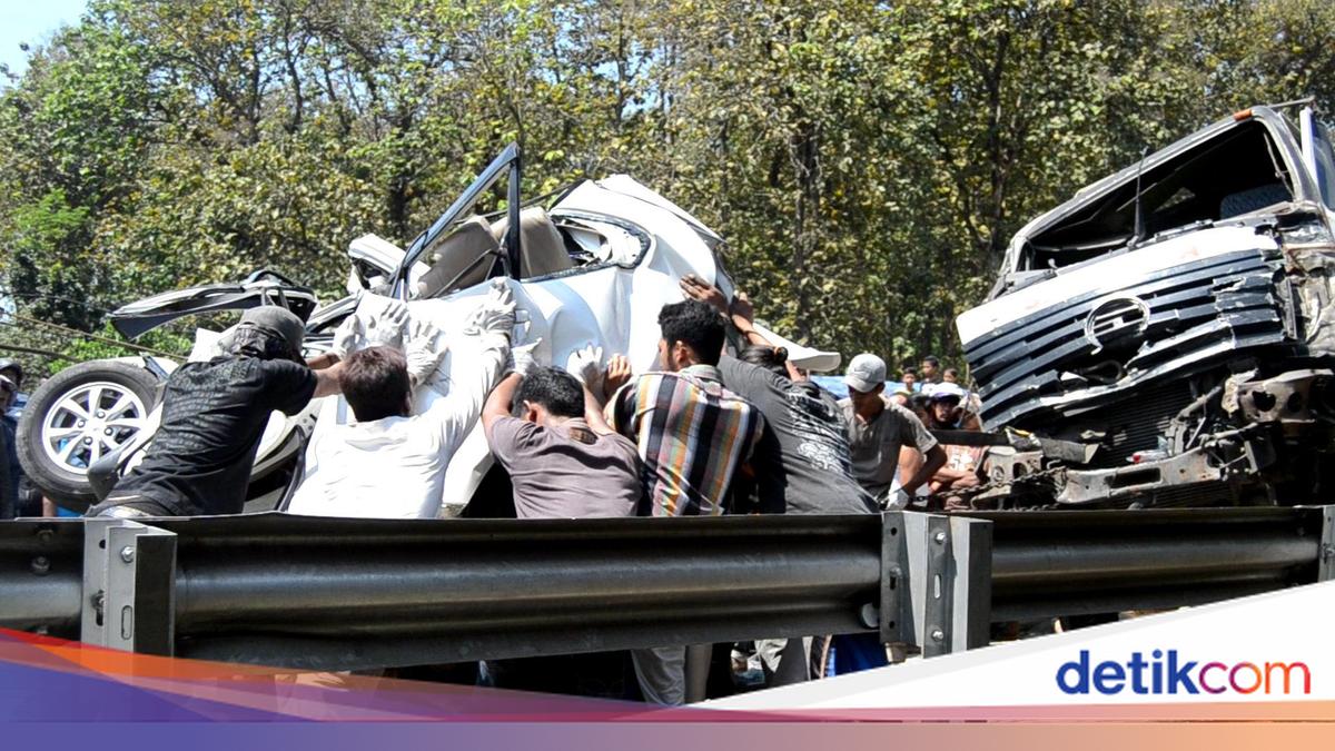 Kecelakaan Beruntun 5 Mobil dan Sepeda Motor di Alas Roban, 4 Orang Tewas