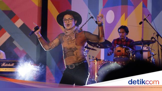 Andy '/rif' Ngaku Kagumi The Hydrant dan Kelompok Penerbang Roket