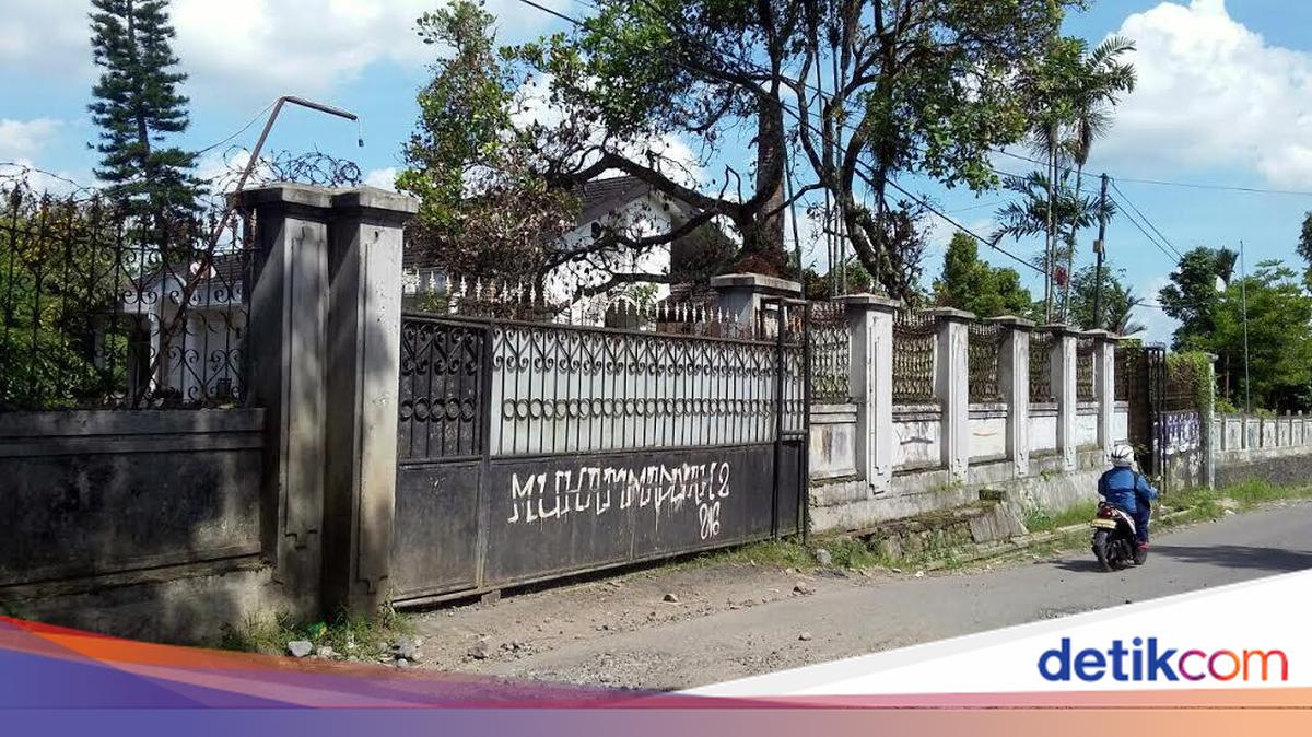 Ini Penampakan Padepokan Aa Gatot Brajamusti yang Kini 'Mati Suri'