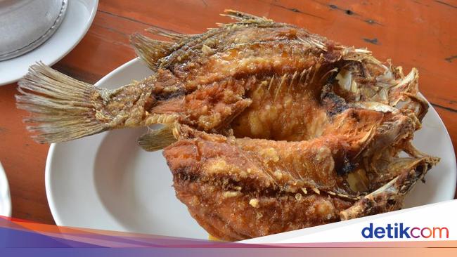 Ini Trik Mudah Goreng Ikan yang Garing Renyah Tanpa Percikan Minyak