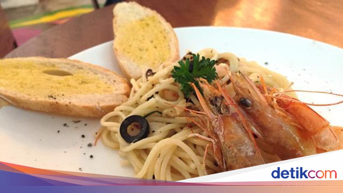 SRSLY Coffee: Asyiknya Ngopi Iced Latte Ditemani Spaghetti Aglio Olio ...