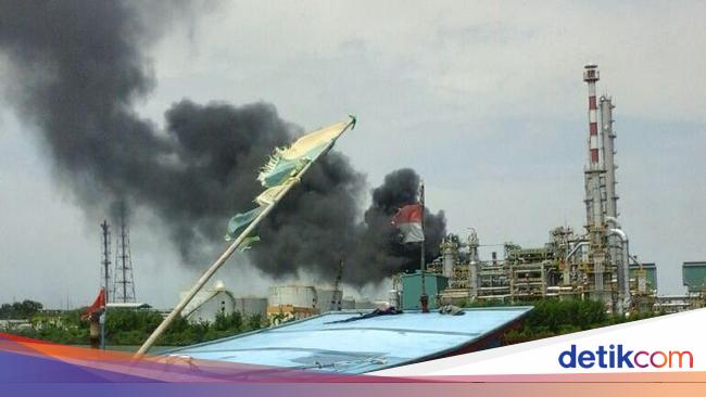 Tangki Aspal Overheat di Kilang Pertamina Cilacap, Asap Hitam Membumbung