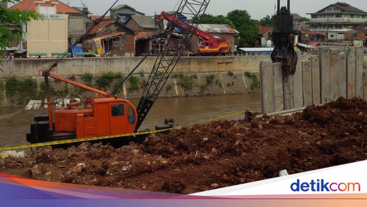 Ini Lokasi Paku Bumi yang Timpa Kaki Pekerja di Proyek Kali Ciliwung