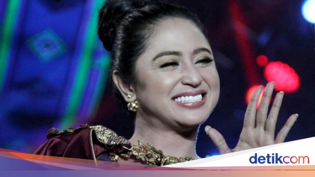 Foto Syur Penuhi Instagram Dewi Persik yang Dihack