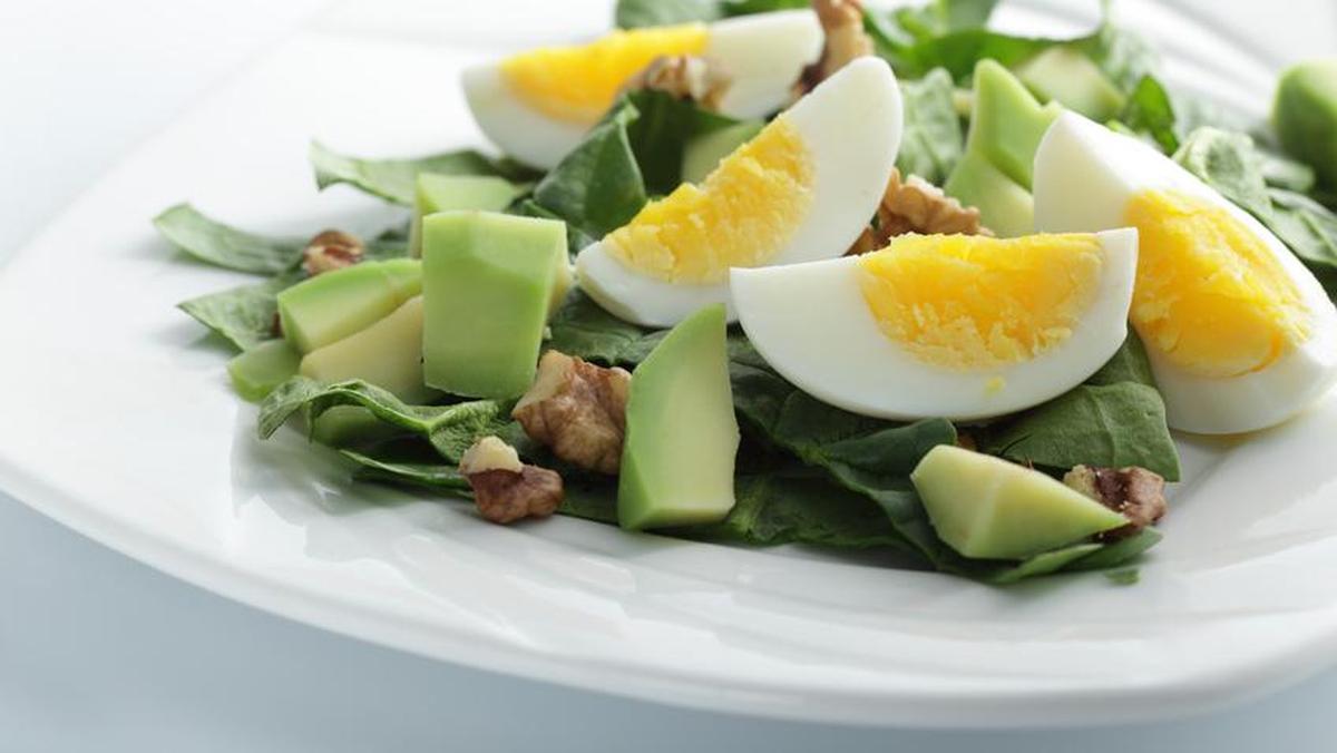 Sarapan Salad Plus Telur Pagi Ini? Ini Dia Manfaatnya