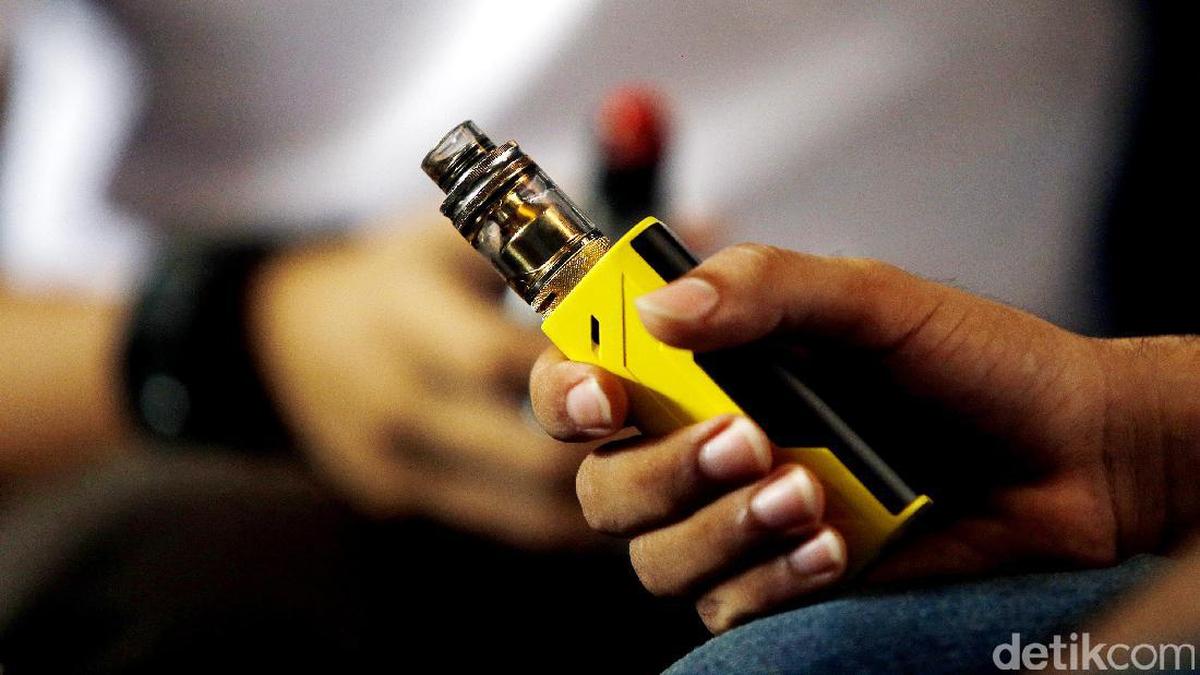 Asap Rokok Biasa Vs Uap Vape, Bahaya Mana untuk Perokok Pasif?