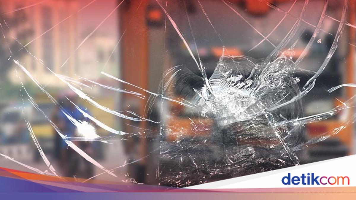 Pemotor Wanita Bonceng Anak Tabrak Truk Parkir di Makassar, 1 Orang Tewas