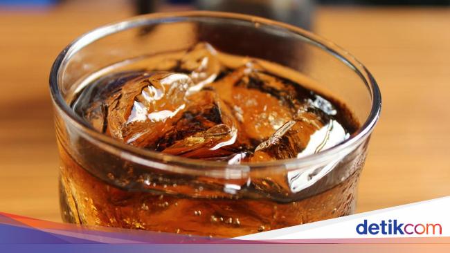 Selain Menyegarkan Jika Diminum, Ini 6 Manfaat Lain Minuman Cola