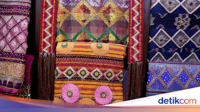 Mengenal Kain Tapis Lampung, Dipakai saat Penobatan Raja Charles III