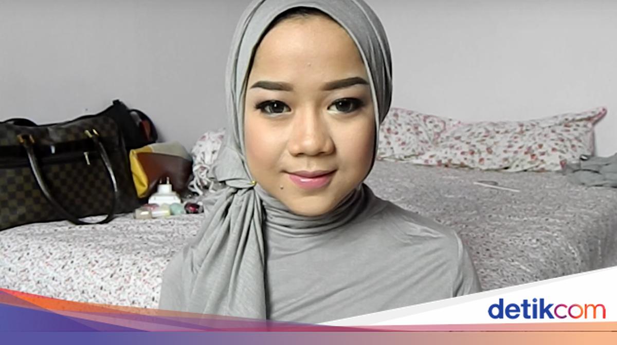 Tutorial Hijab Kondangan dengan Bahan Kaos