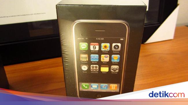 Edan! iPhone Jadul Dijual Seharga Mobil Baru