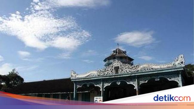 Pengangkatan Permaisuri-Putra Mahkota Raja Keraton Solo Ditentang!