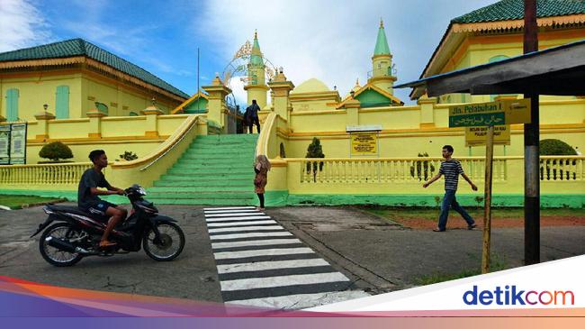 Unik! Potret Masjid Raya di Pulau Penyengat yang Dibangun Pakai Telur