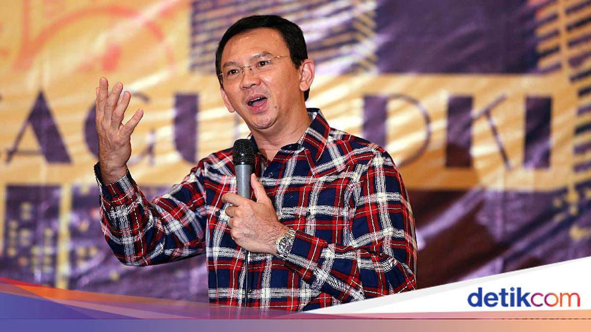 Ahok Kunjungi Makam Mbah Priok di Koja Jakarta Utara